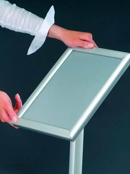 Porta Menús ajustable – PLV, Cartelería, Portaprecios, y equipamiento ...